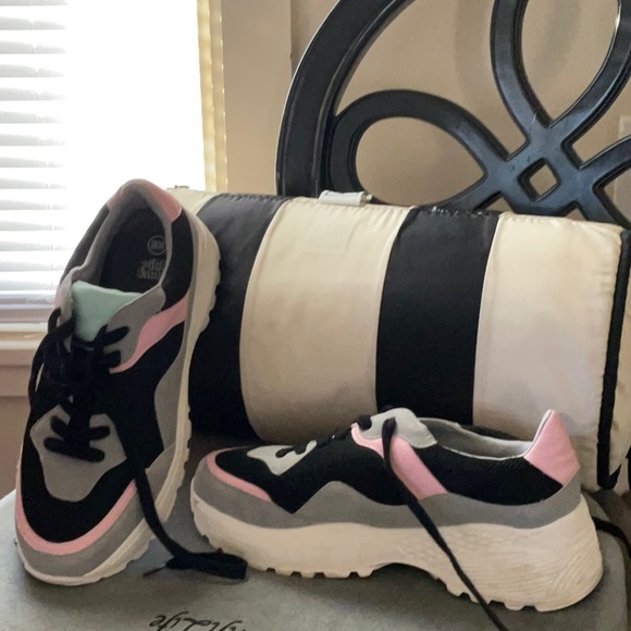 wild fable | Shoes | Wide Width 9 2 Wild Fables Cleannice Condition ...